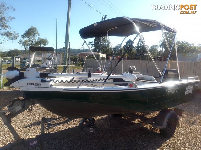 STESSL 425 EDGE TRACKER 30HP SUZUKI OUTBOARD AND TRAILER