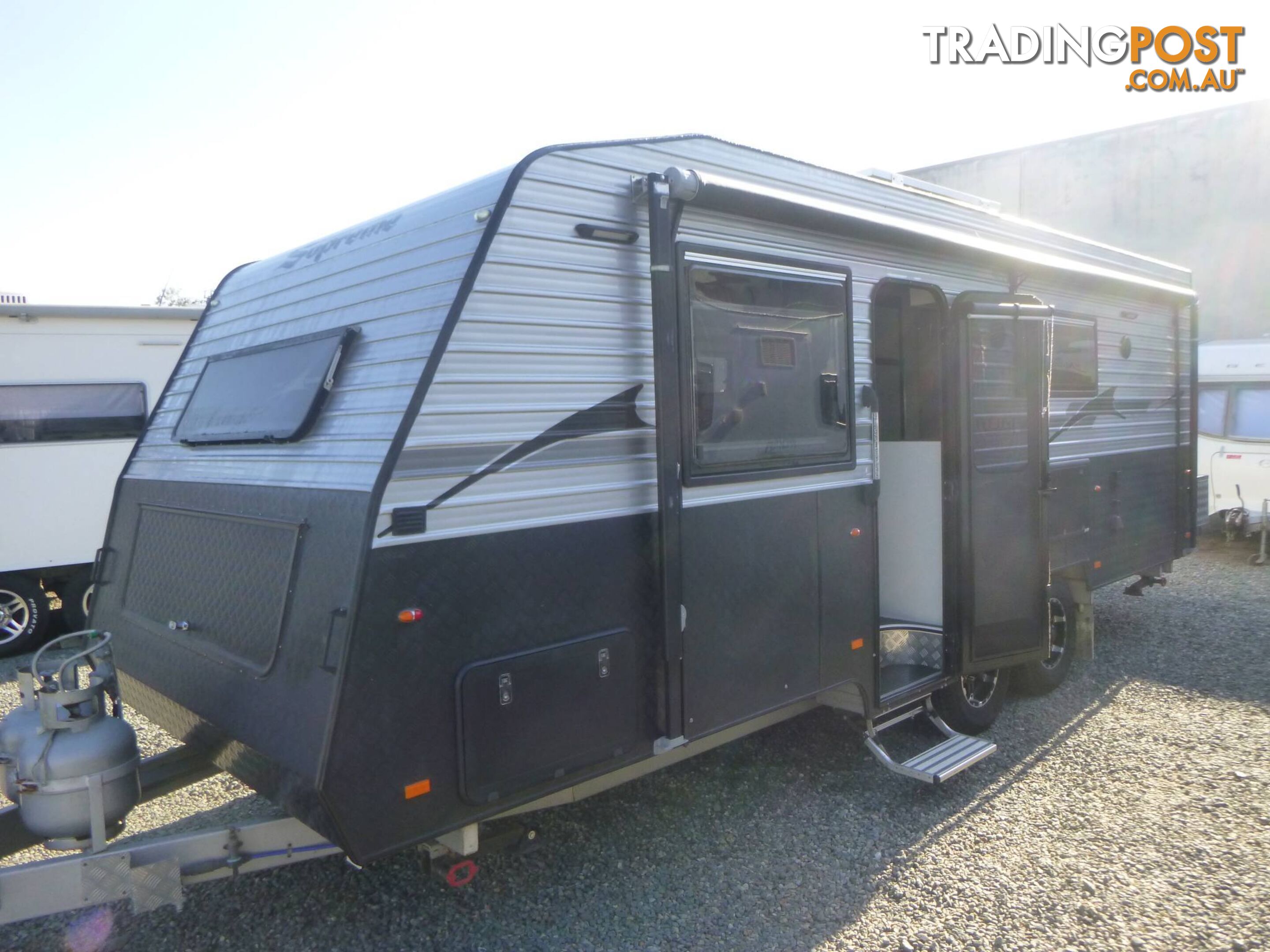 SUPREME EXECUTIVE 21FT TOURING CARAVAN