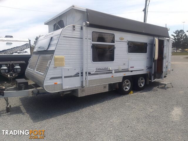 USED 2011 SUPREME EXECUTIVE SERIES 2 1800 TOURING DUAL AXLE CARAVAN