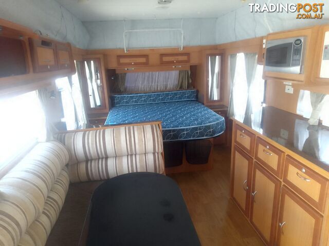 USED 2011 SUPREME EXECUTIVE SERIES 2 1800 TOURING DUAL AXLE CARAVAN