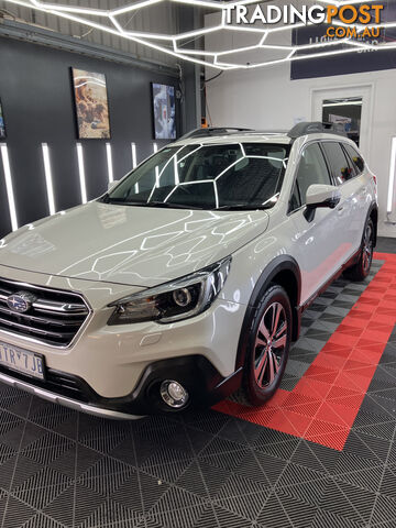 Subaru Outback 2018 Premium low km AWD immaculate SUV