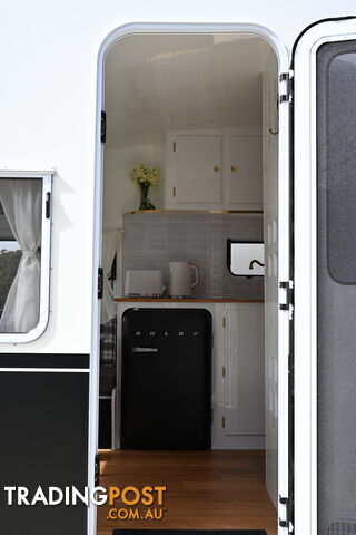 Brand New Build Vintage Style 2024 Goldy Caravan