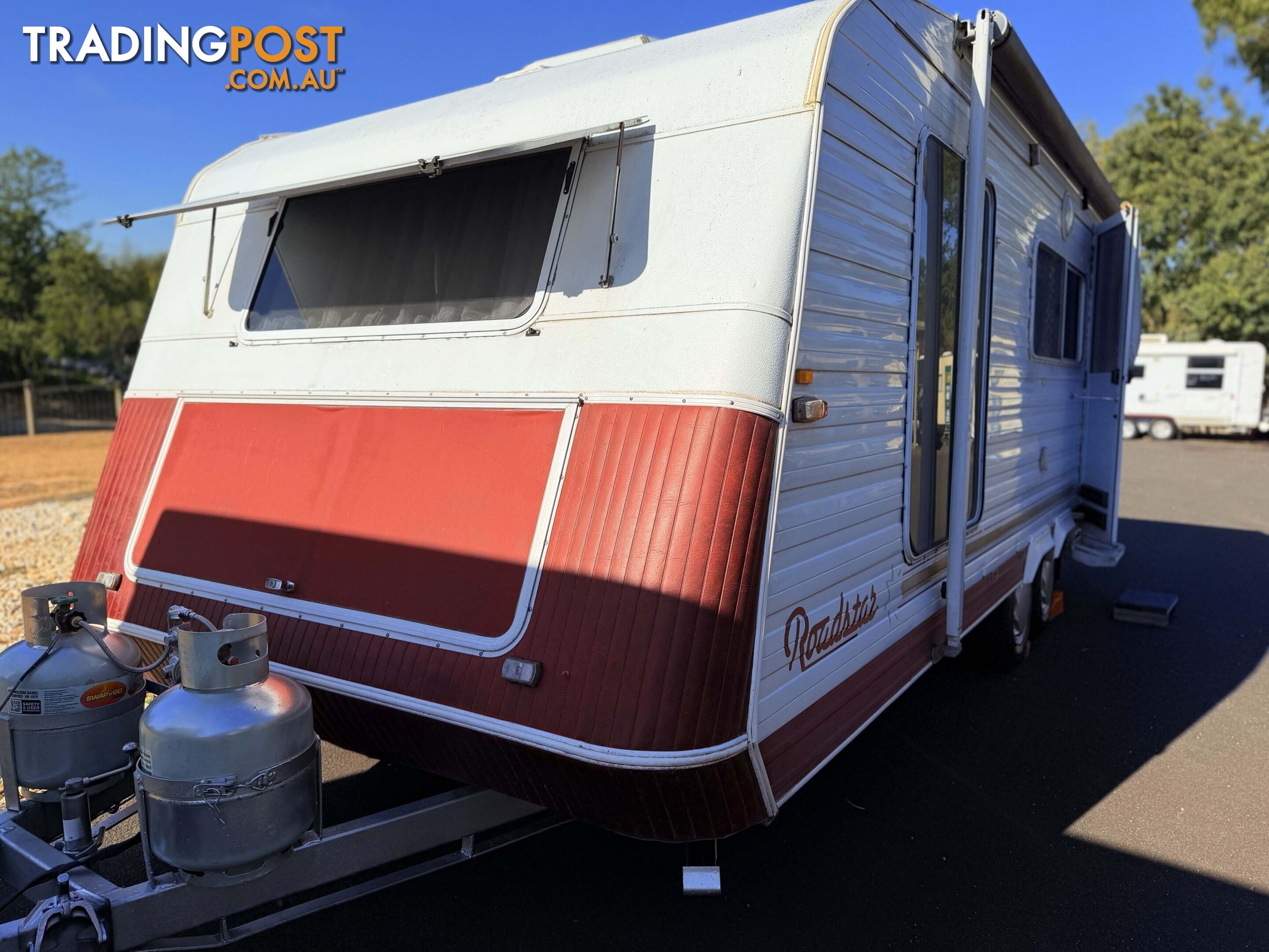 ROADSTAR VOYAGER 2000 ENSUITE VAN ISL DBL ROLLOUT W WALLS AIRCON TANDEM HWS