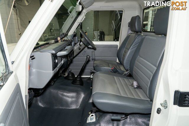 2004 TOYOTA LANDCRUISER 4x4 HZJ79R C CHAS